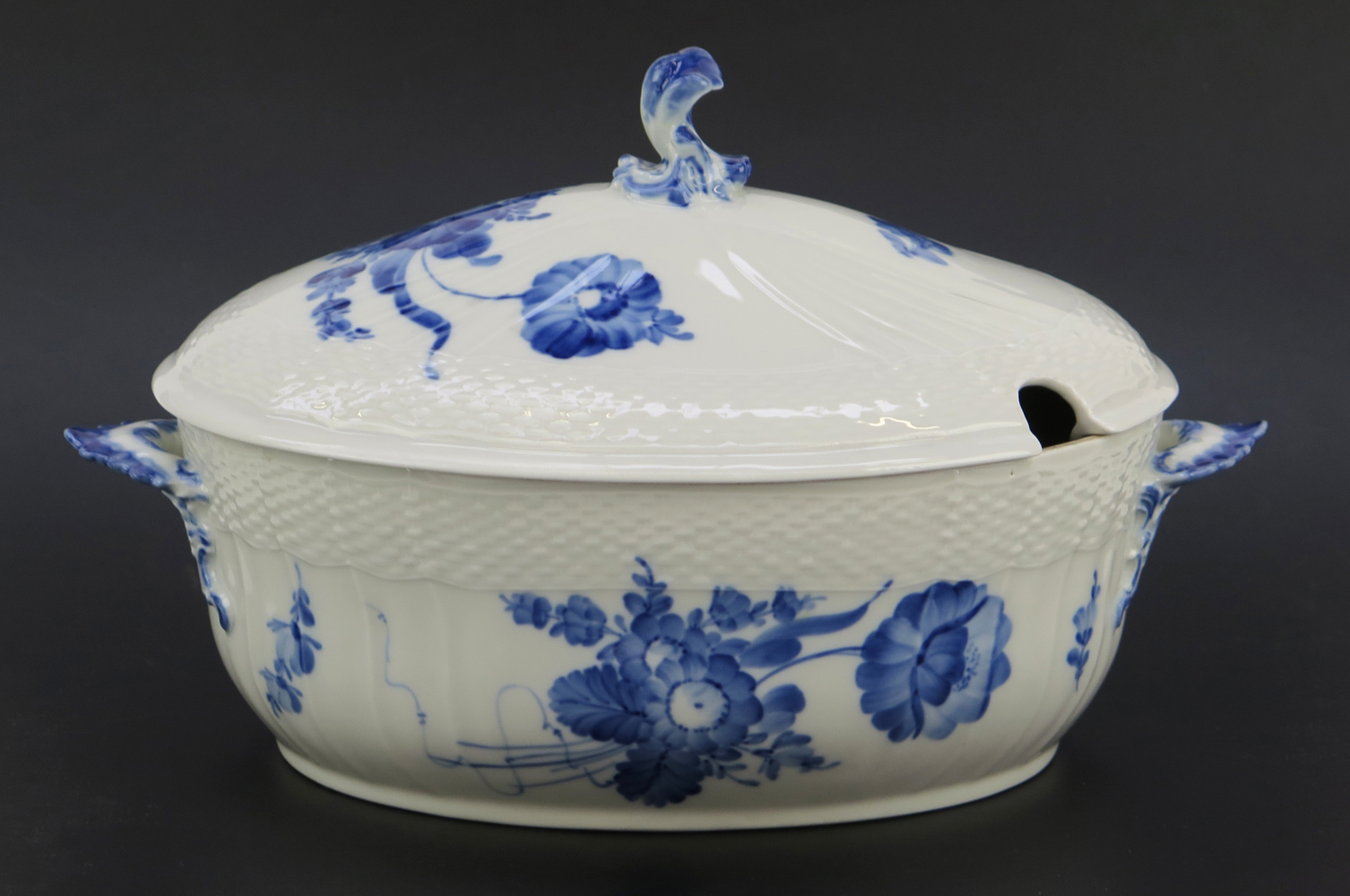 Terrin med lock, porslin, Royal Copenhagen, Blå Blomst | Auktion