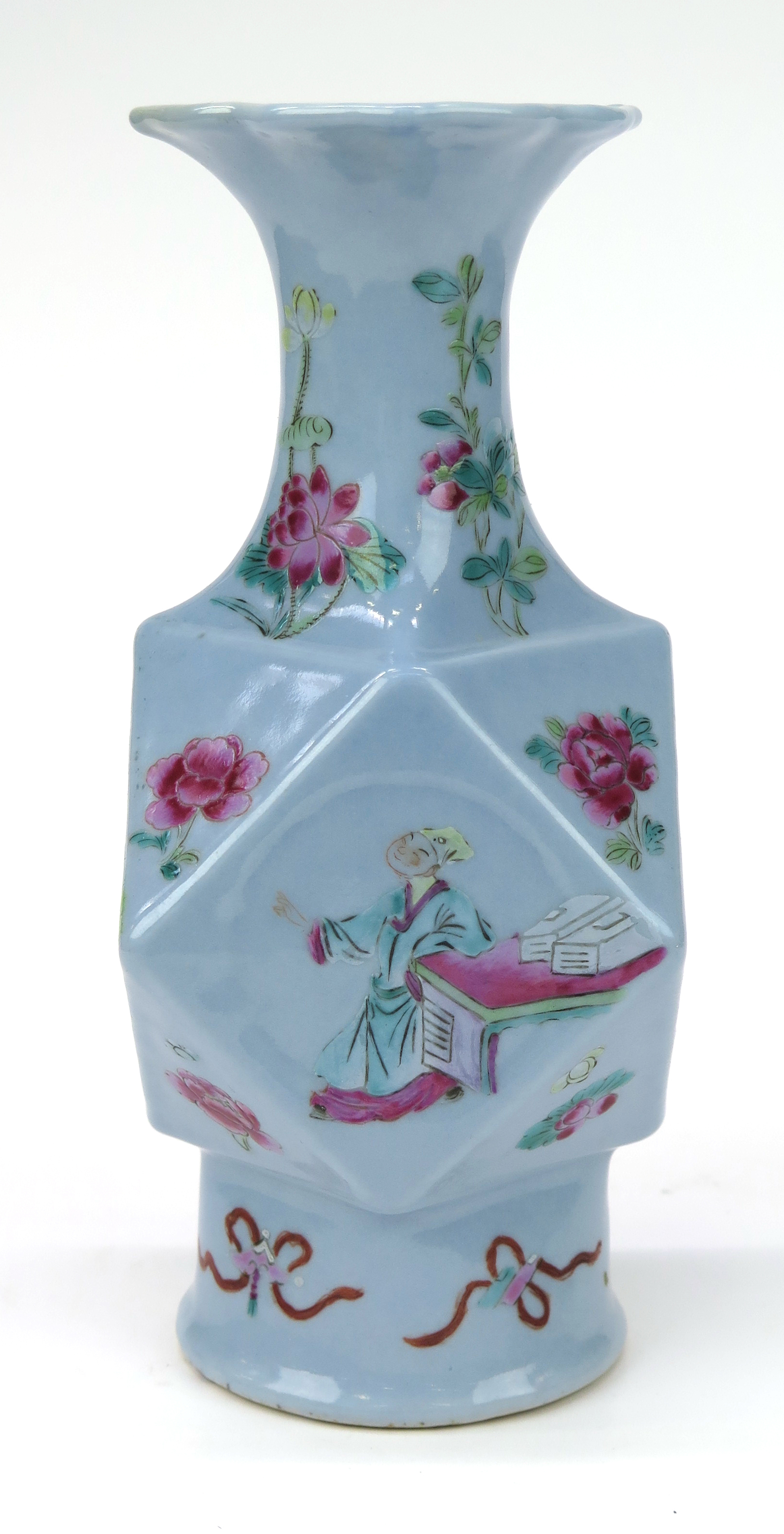Vas, porslin, Kina, Qing (möjligen Daog… | Auktion.se